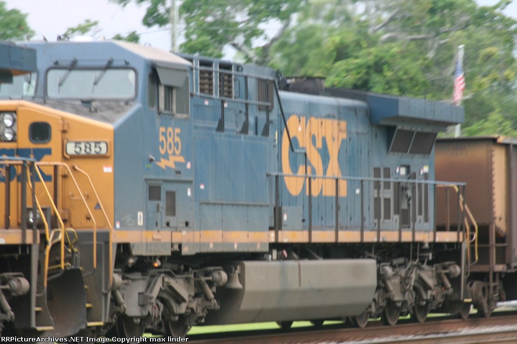 CSX 585
